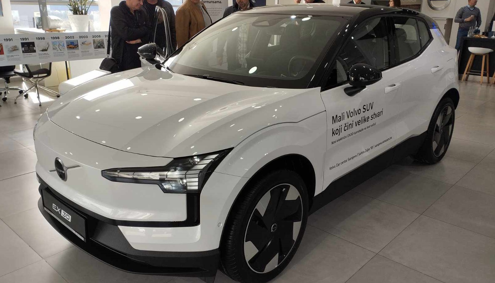 Mali, ali moćan: Pozdravite potpuno električni SUV Volvo EX30 ...