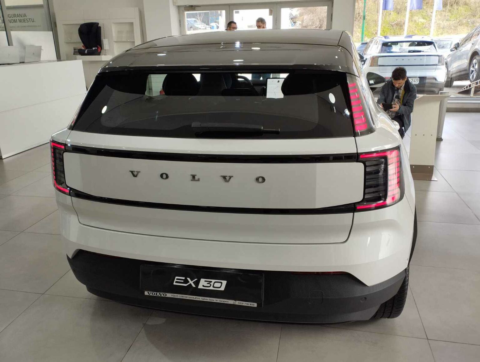 Mali, ali moćan: Pozdravite potpuno električni SUV Volvo EX30 ...